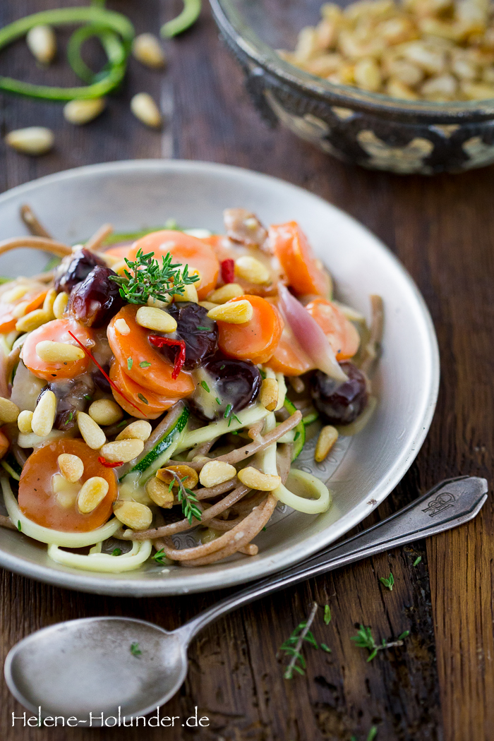 Spaghetti mit cremigen Karotten, Cranberries und Pinienkernen - Helene ...