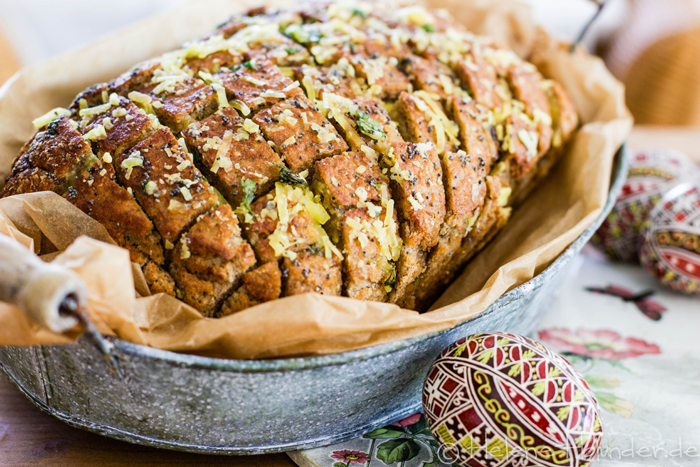 Herzhaft gefülltes Brot - Helene Holunder
